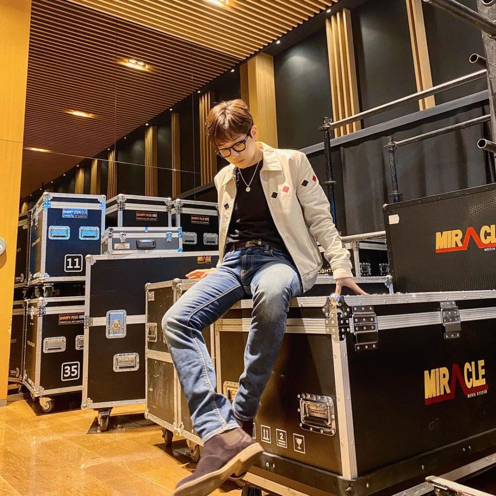 10 Ide Gaya Kasual ala DinDin, Rapper Muda Korea