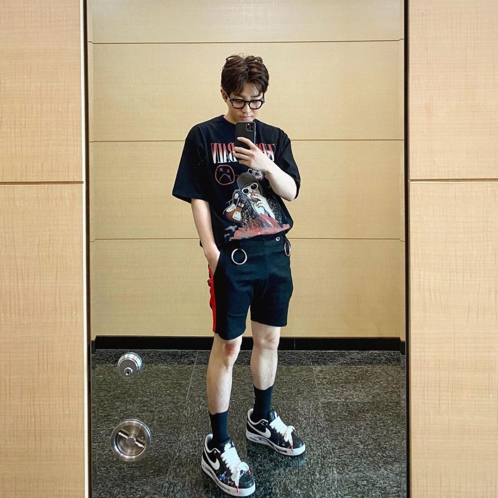 10 Ide Gaya Kasual ala DinDin, Rapper Muda Korea