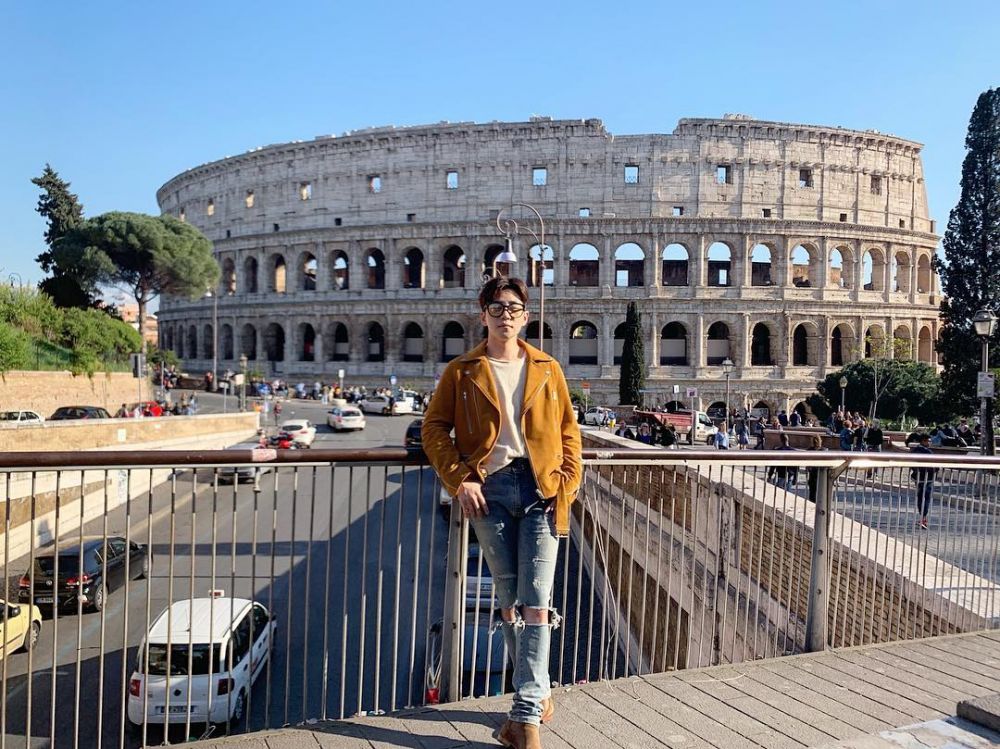 10 Ide Gaya Kasual ala DinDin, Rapper Muda Korea