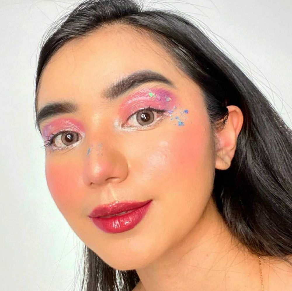 10 Potret Memesona Ayi Beauty Vlogger Hits Nan Kreatif Asal Padang