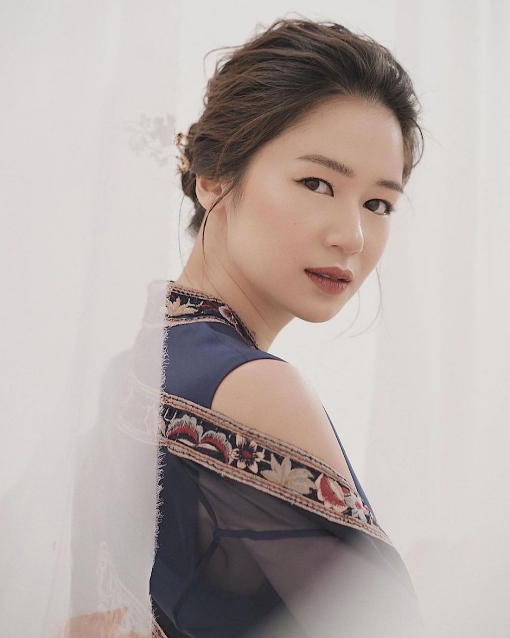 10 Potret Laura Basuki yang Makin Glowing di Usia 32 Tahun