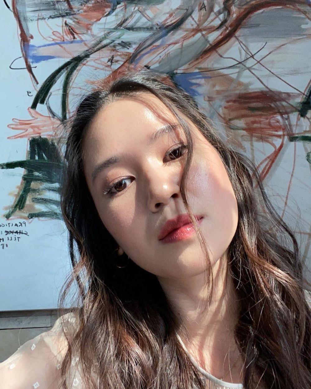 10 Potret Laura Basuki yang Makin Glowing di Usia 32 Tahun