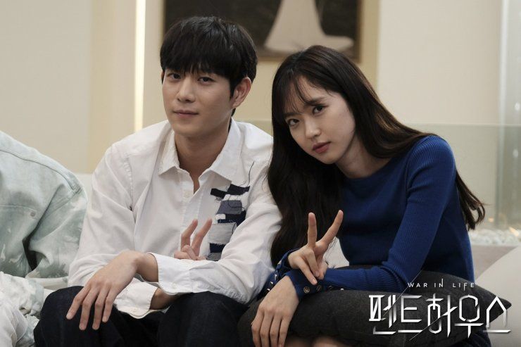 5 Hal yang Gak Boleh Kamu Tiru Dari KDrama 'Penthouse' 5 Hal yang Gak Boleh Kamu Tiru Dari KDrama 'Penthouse'