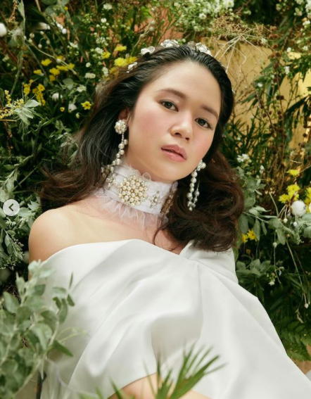10 Potret Elegan Laura Basuki, Pemeran Utama Perempuan Terbaik 2020