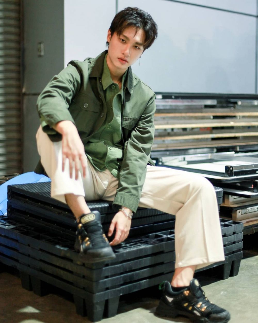 Bikin Hati Berdebar, 9 Potret Aktor Thailand Gun Napat