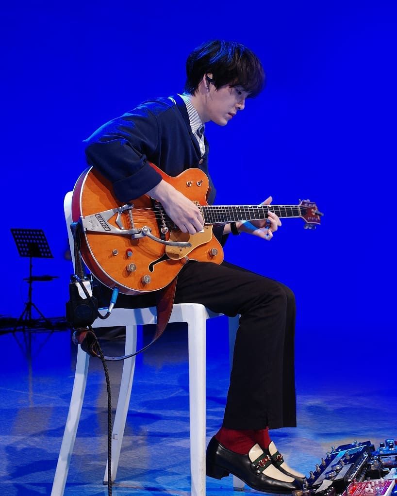 9 Potret Kim Do Hyung Gitaris Band Retro Jannabi