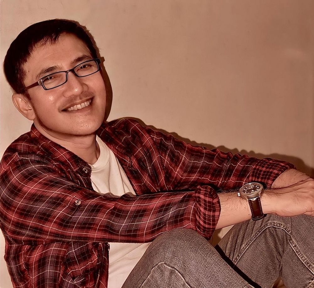 10 Potret Glowing Yana Julio di Usia 60 Tahun, Awet Muda!