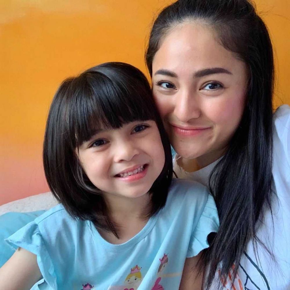 9 Potret Natural Marshanda yang Penuh Pesona