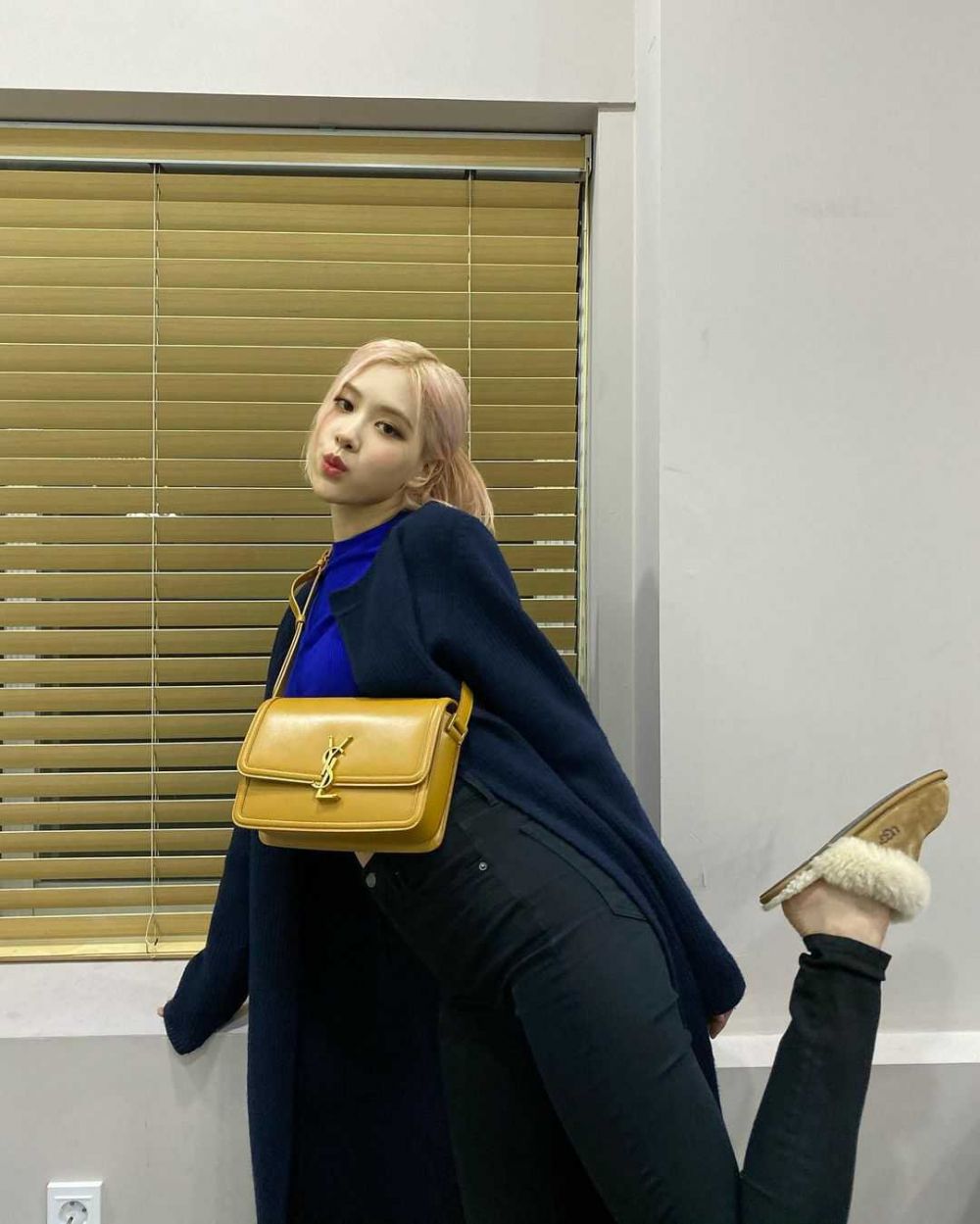 9 Potret Eksis Rosé BLACKPINK Dengan Gaya Pouty Lips