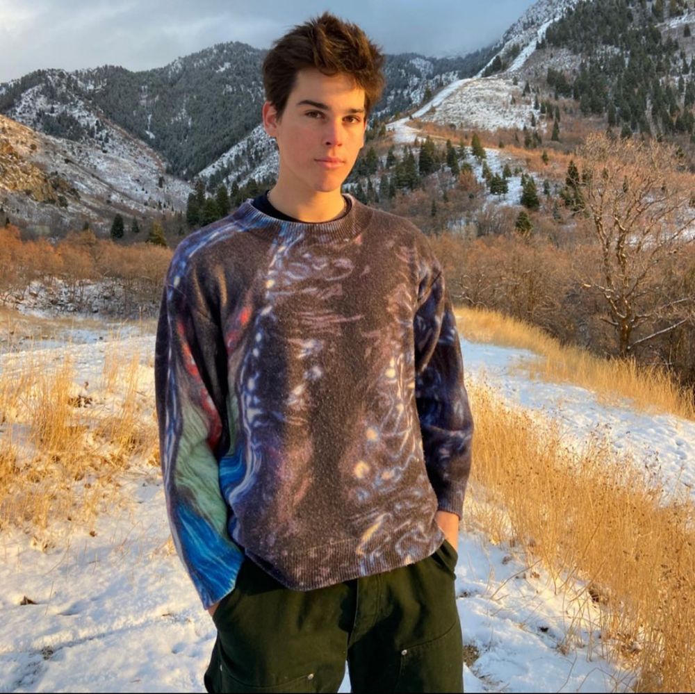 9 Pesona Paris, Model dan Putra Bungsu Pierce Brosnan