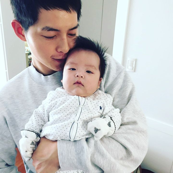 10 Momen Uwu Song Joong Ki Main Bareng Keponakannya