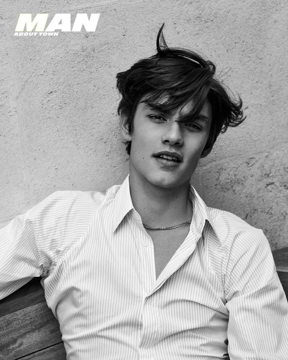 Potret Louis Partridge, Aktor Inggris yang Tengah Naik Daun