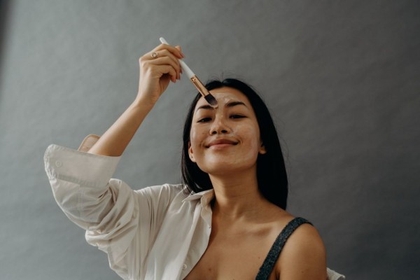 5 Cara Eksfoliasi Yang Tepat Sesuai Jenis Kulit