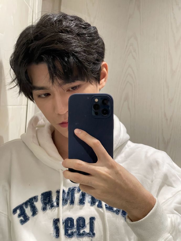 Pesona Zhang Jia Shuo, Pemeran Qu Wei di Flourish In Time