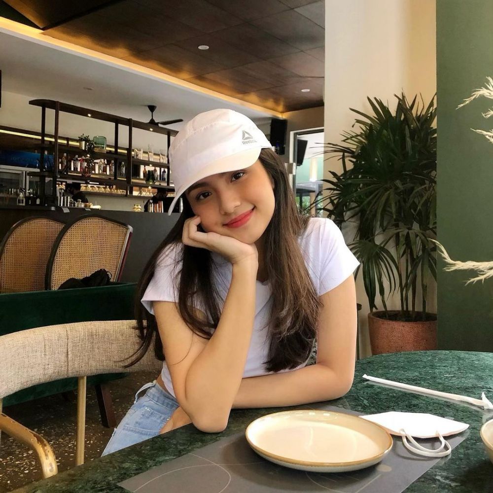 Bikin Terpana, 9 Potret Menawan Selebgram Angie Marcheria