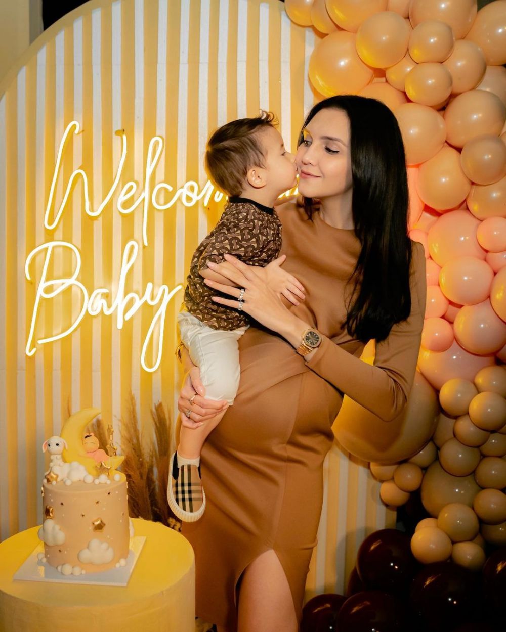 10 Potret Terbaru Alexa Key, Ibu 2 Anak Ini Tetap Stunning!