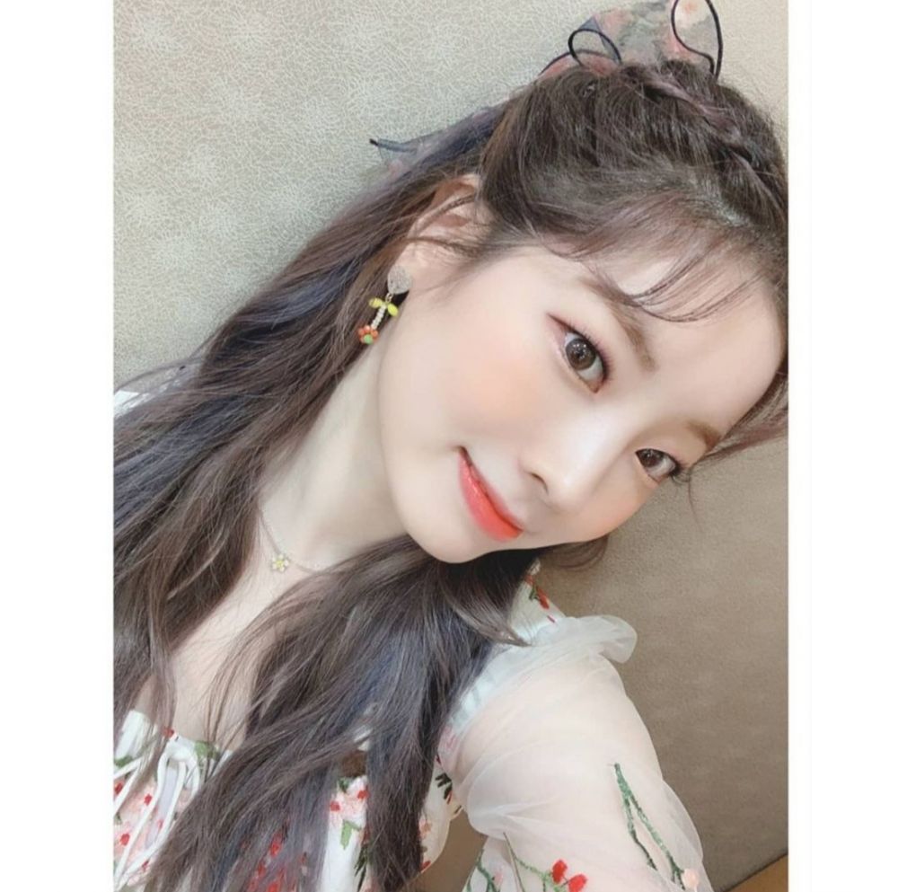 9 Potret Dahyun TWICE di Belakang Panggung, Memikat Banget 9 Potret Dahyun TWICE di Belakang Panggung, Memikat Banget