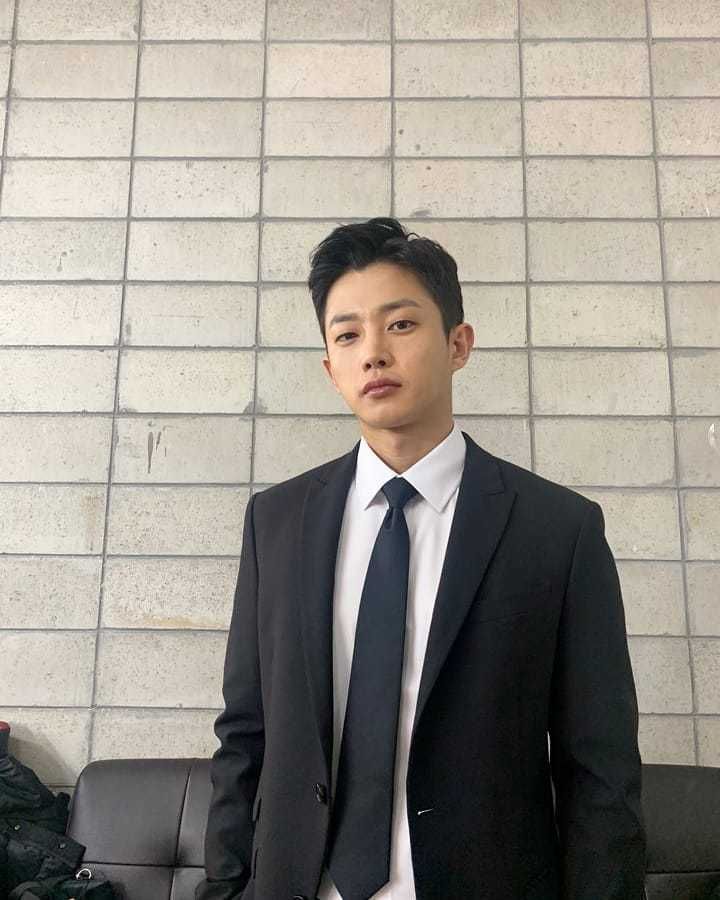 10 Potret Kim Min Seok, Jadi Montir di Drama KakaoTV