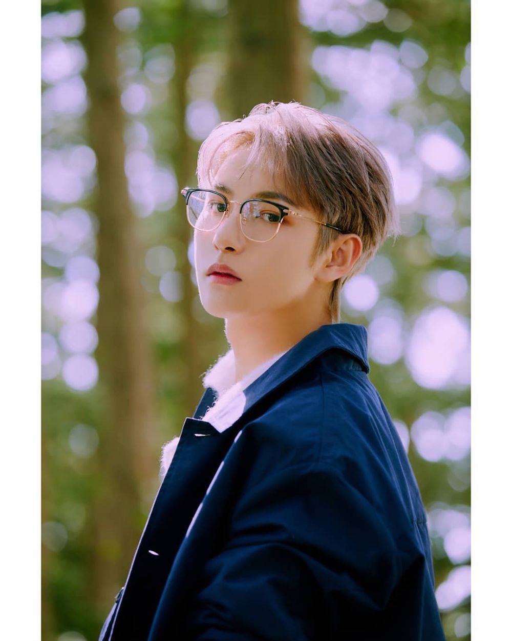 10 Potret Renjun NCT Dream dengan Tatapan Tajam