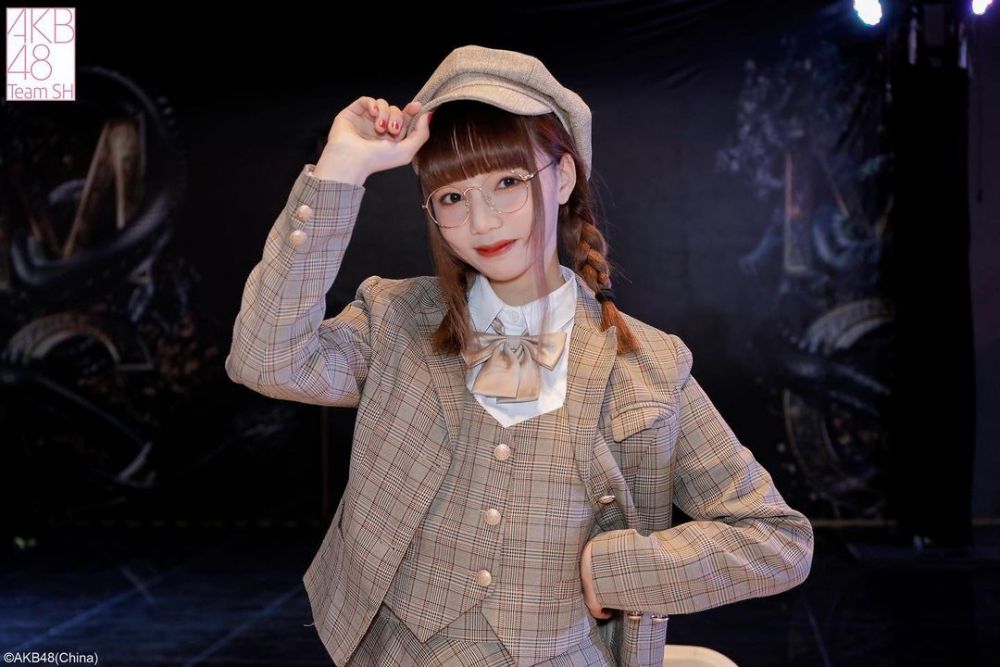 10 Potret Shen Ying, Member AKB48 Team SH Berkacamata