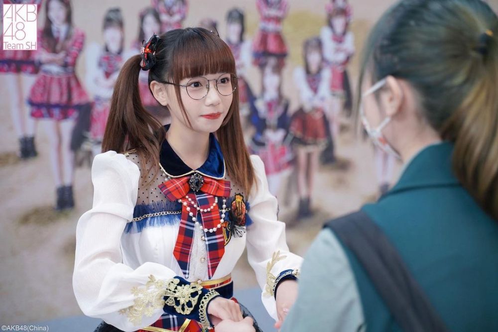 10 Potret Shen Ying, Member AKB48 Team SH Berkacamata