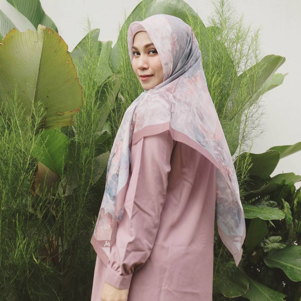 10 Potret Awet Muda Puput Melati di Usia 38 Tahun