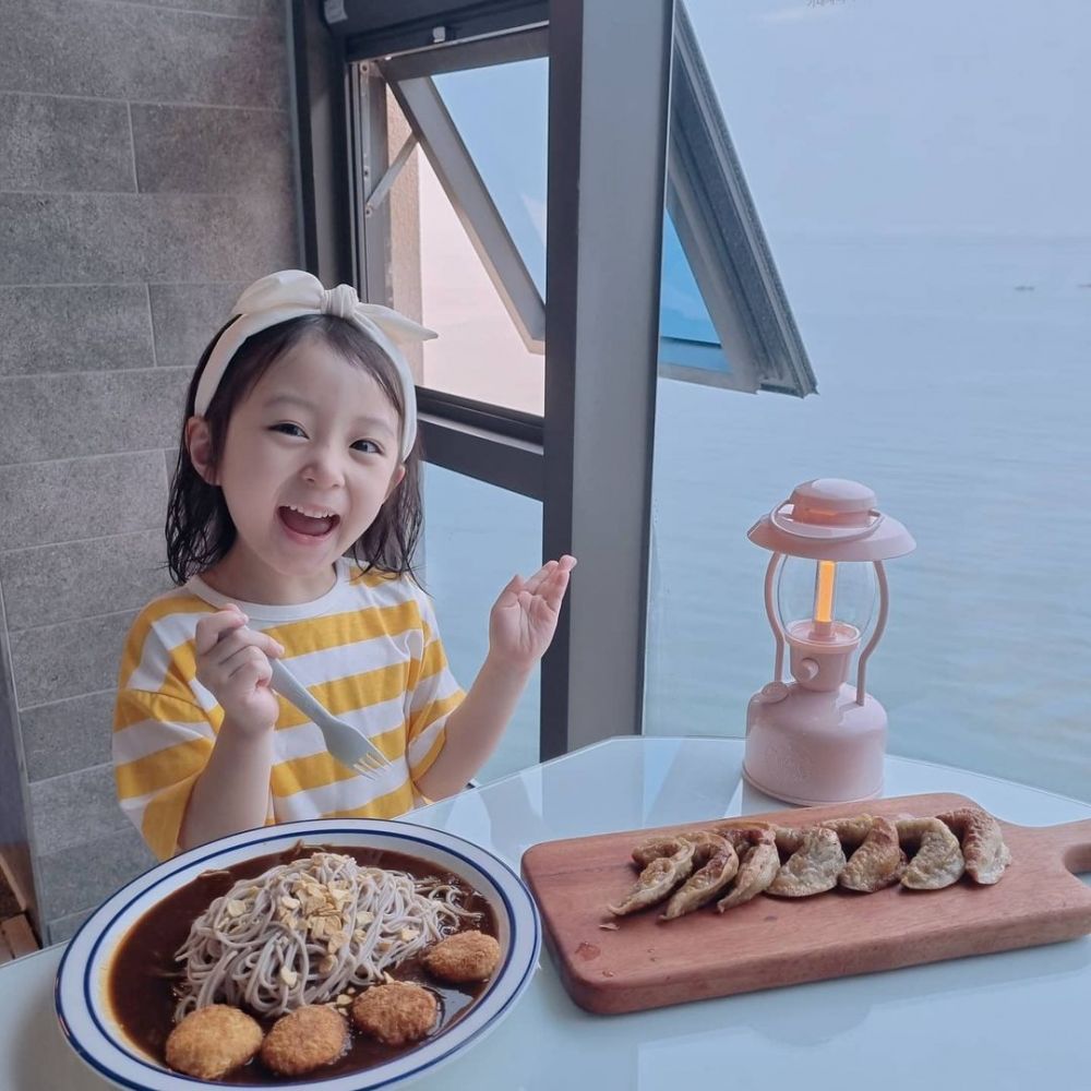 10 Potret Ahn Tae Rin, Pasien Imut di Hospital Playlist 2