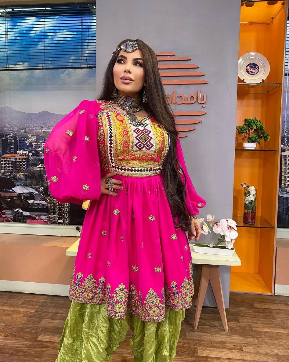 10 Potret Diva Pop Afghanistan Yang Kabur Dari Taliban