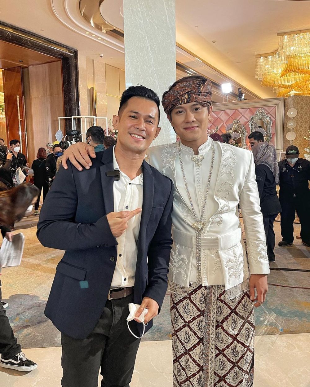 Gaya Artis Pria di Akad Nikah Lesti Kejora dan Rizky Billar Gaya Artis Pria di Akad Nikah Lesti Kejora dan Rizky Billar