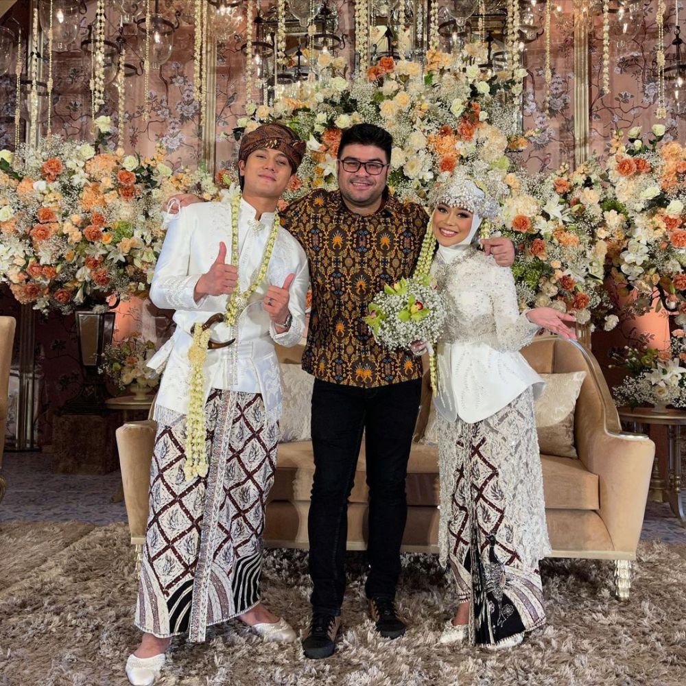 Gaya Artis Pria di Akad Nikah Lesti Kejora dan Rizky Billar Gaya Artis Pria di Akad Nikah Lesti Kejora dan Rizky Billar