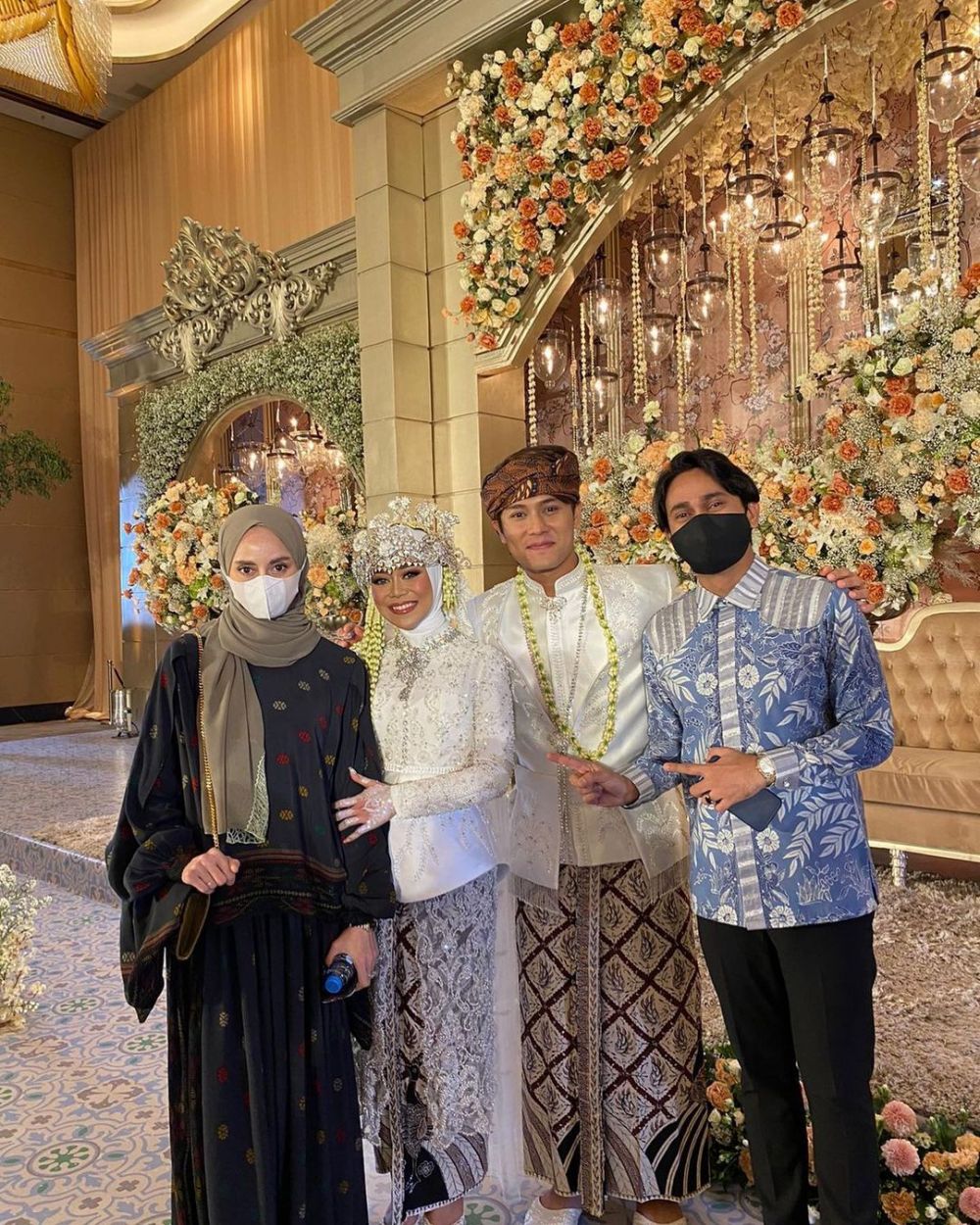 Gaya Artis Pria di Akad Nikah Lesti Kejora dan Rizky Billar Gaya Artis Pria di Akad Nikah Lesti Kejora dan Rizky Billar