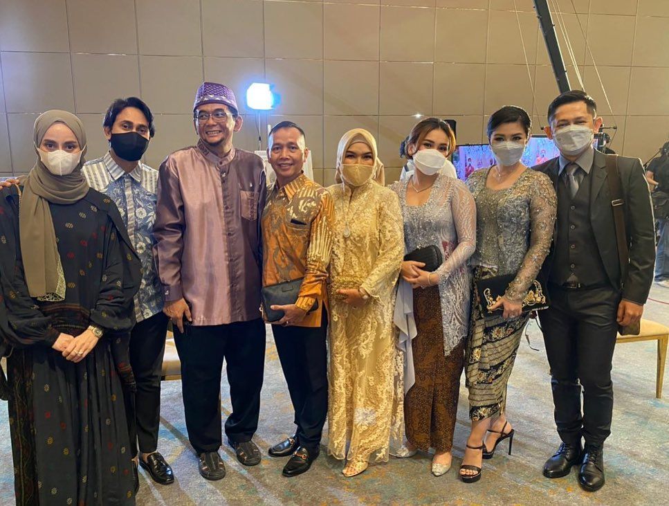 Gaya Artis Pria di Akad Nikah Lesti Kejora dan Rizky Billar Gaya Artis Pria di Akad Nikah Lesti Kejora dan Rizky Billar