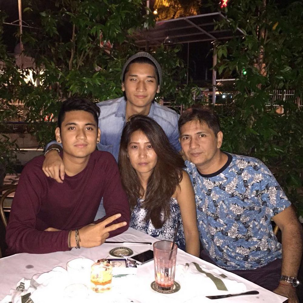 Potret Kedekatan Lorenzo Abraham dan Sang Mama