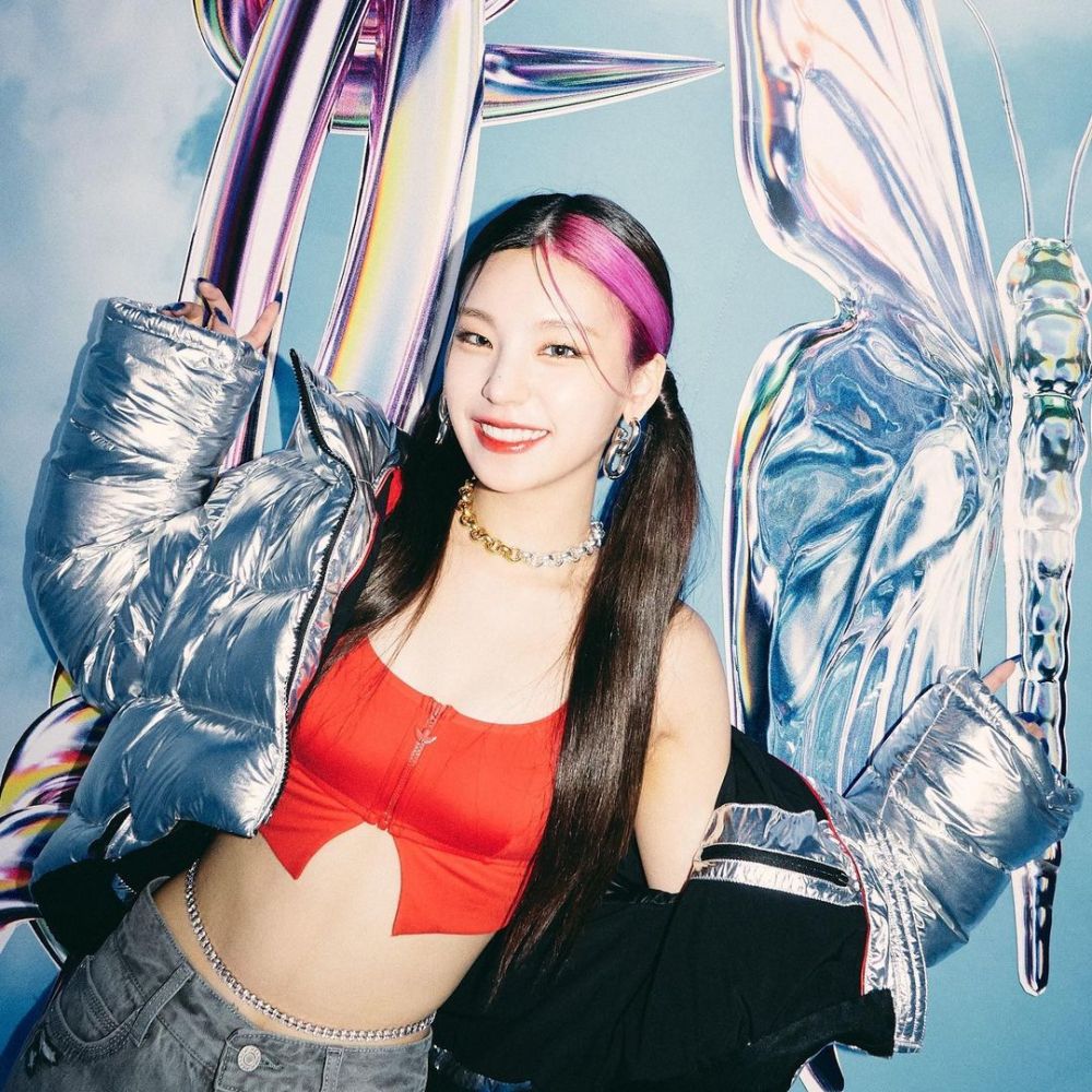 10 Visual Atraktif Yeji ITZY dengan Two-tone Hair