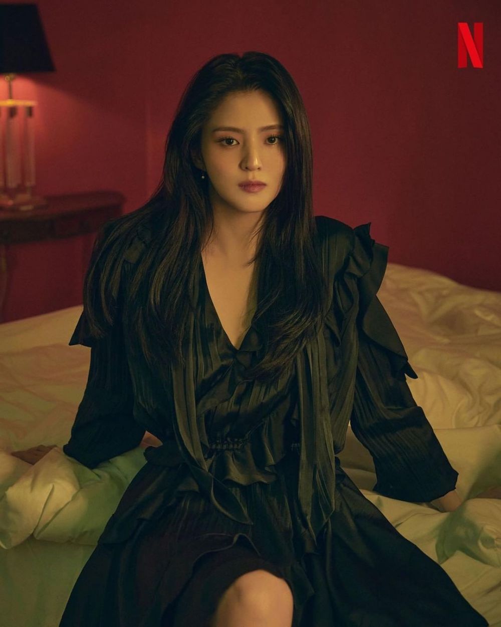 9 Visual On Point Han So Hee dengan Setelan Hitam!