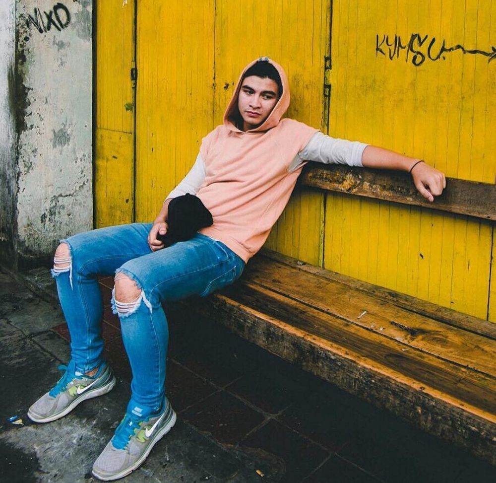 10 Referensi Outfit untuk Hang Out ala Aktor Joshua Otay