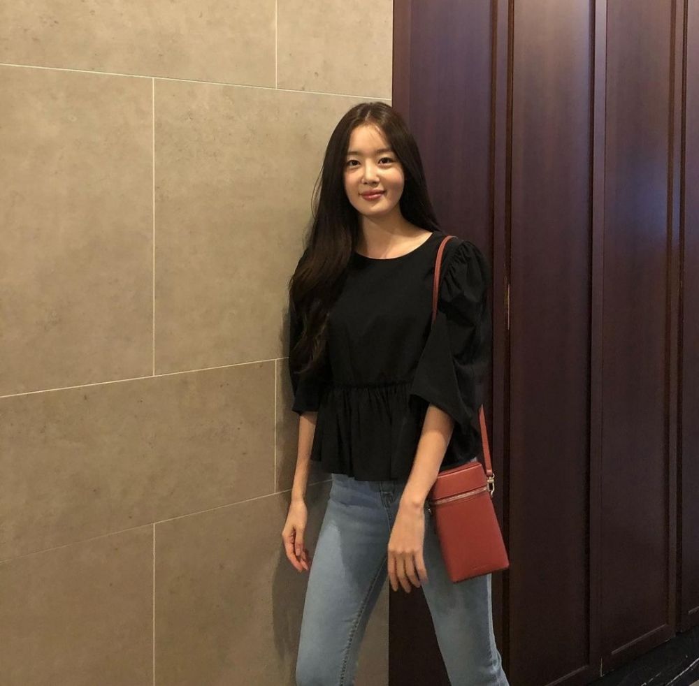 Inspirasi Outfit Kasual ala Han Sun Hwa