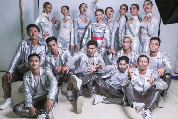 Bikin Iri, Ini 11 Potret Mesra Bintang FTV Ahmad Affandy & Alessia Cestaro