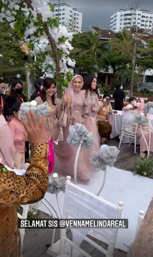 9 Momen Lamaran Venna Melinda dan Ferry Irawan 9 Momen Lamaran Venna Melinda dan Ferry Irawan