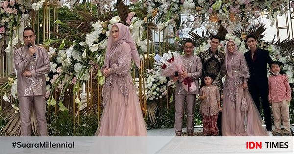9 Momen Lamaran Venna Melinda dan Ferry Irawan 9 Momen Lamaran Venna Melinda dan Ferry Irawan