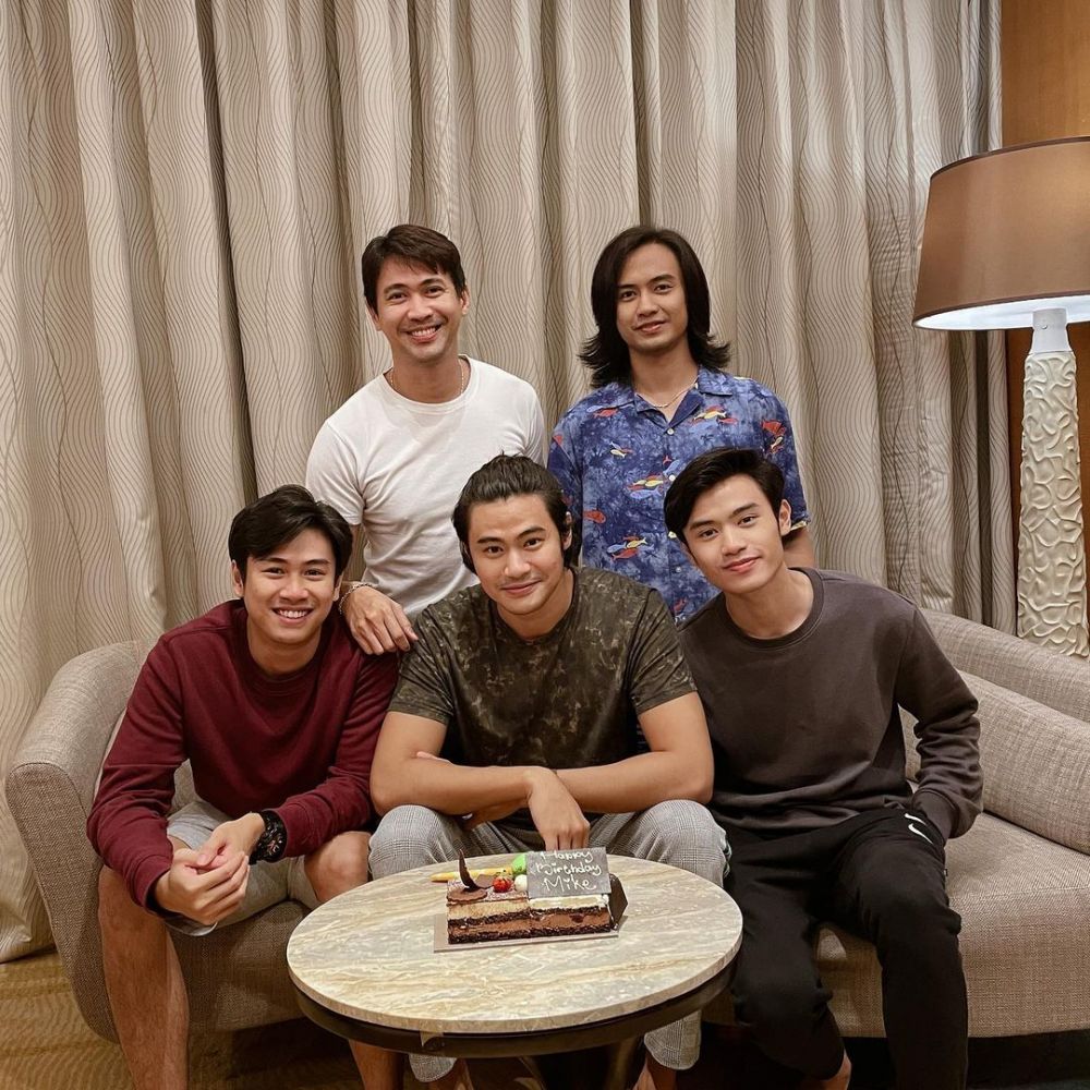 9 Potret Lengkap Hessel Steven Wong Bersama 4 Saudaranya