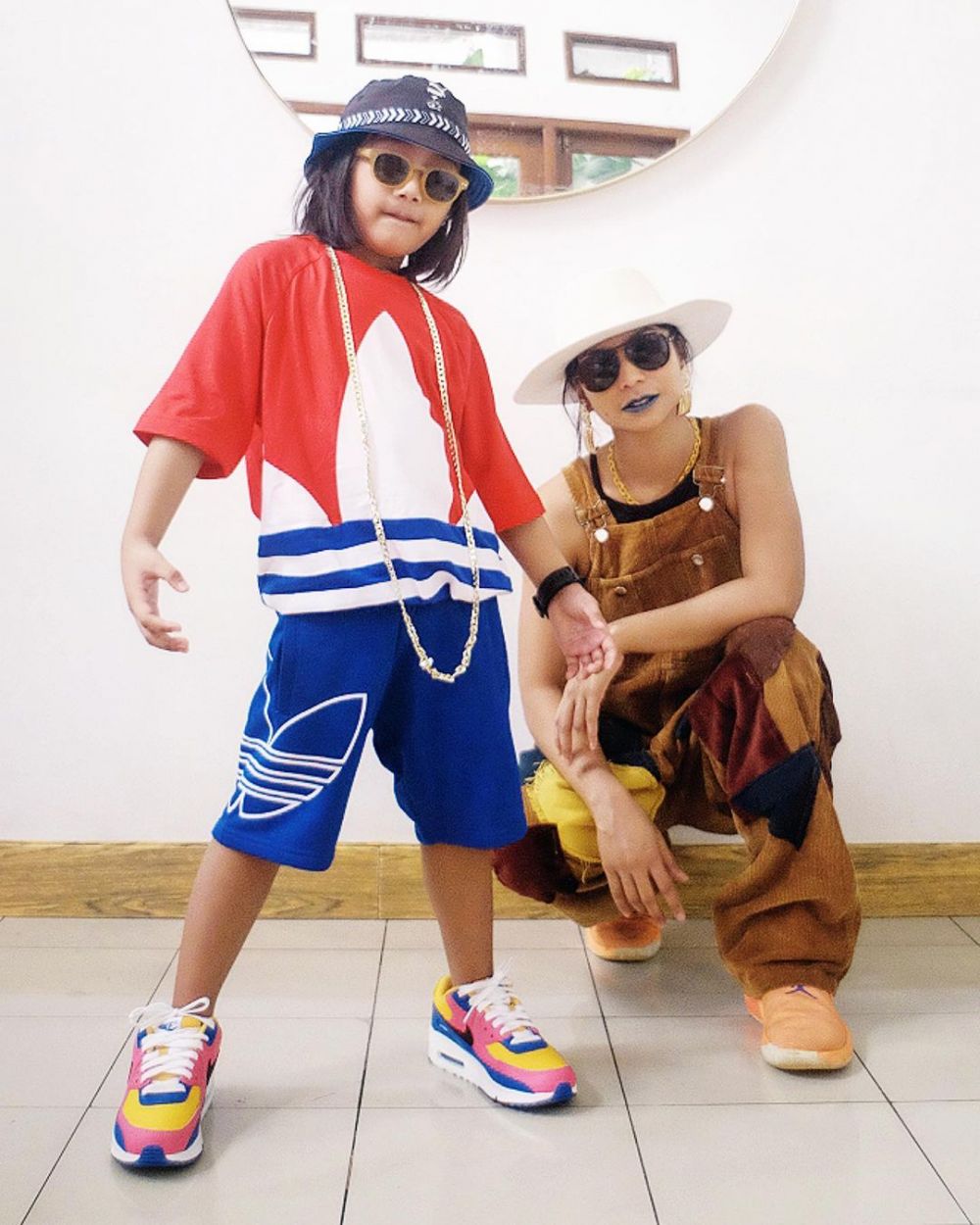 10 Pemain Di Sini Ada Setan yang Sudah Jadi Orangtua