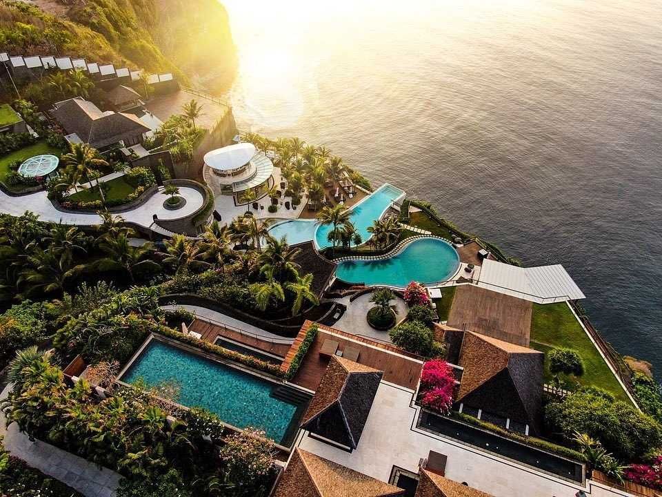 10 Potret The Edge Bali, Resor dengan Lanskap Samudra Hindia