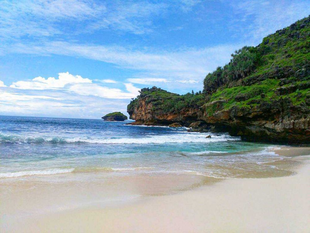 10 Potret Pantai Srau, Surga Tersembunyi di Kota Pacitan