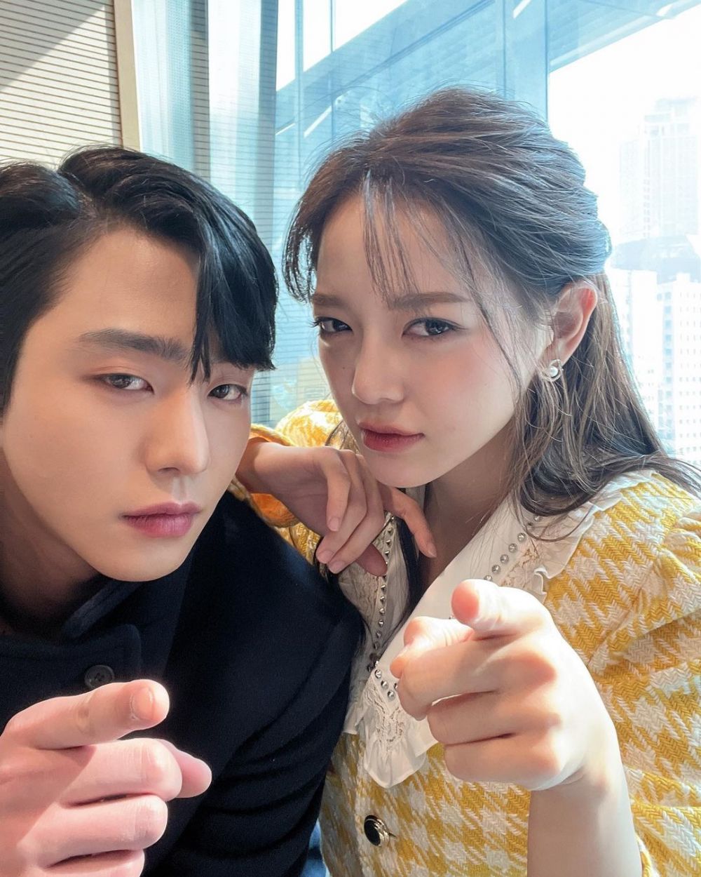 10 Potret Ahn Hyo Seop-Kim Se Jeong di Balik Layar Business