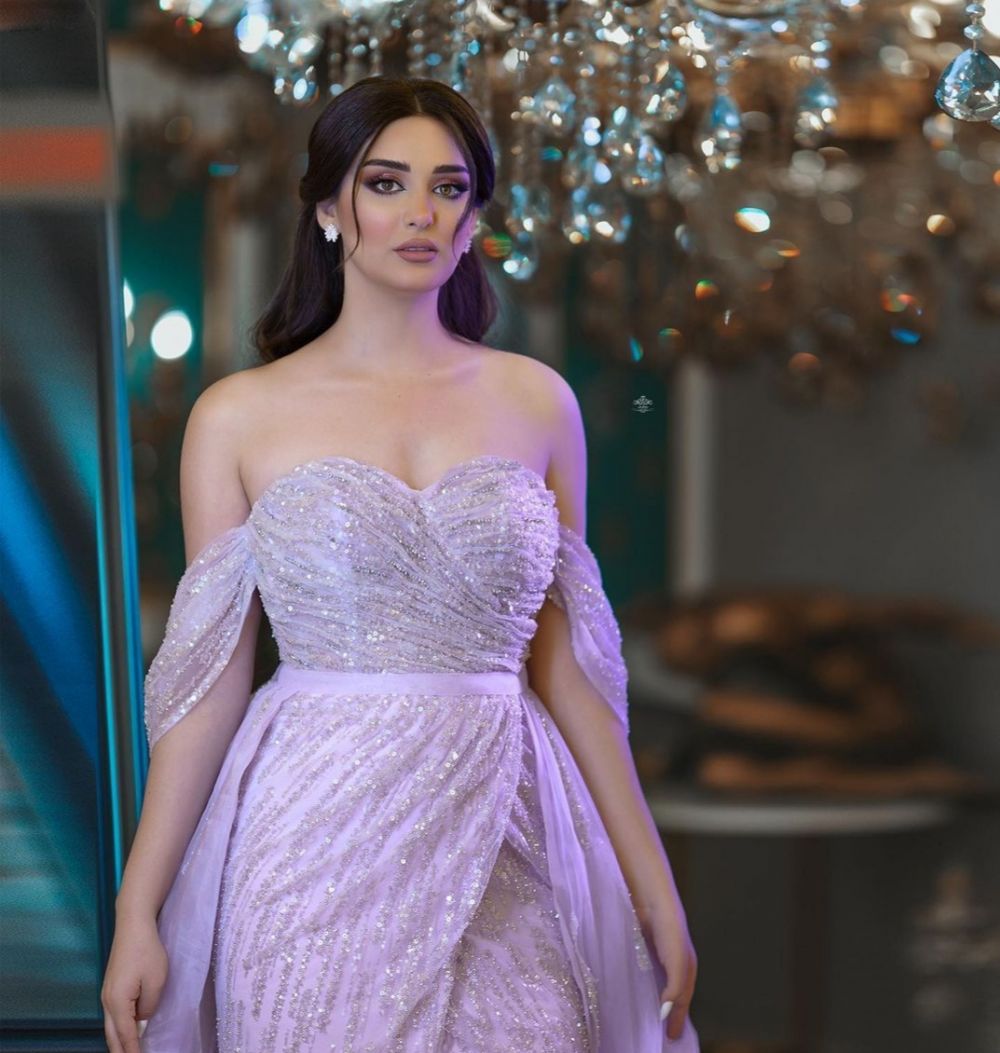 9 Pesona Maria Farhad Miss Irak 2021 yang Selalu Outstanding