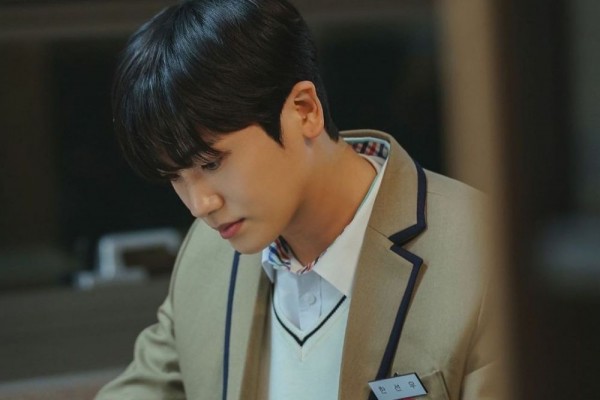 9 Artis 30-an yang Pernah Jadi Anak Sekolah dalam KDrama 9 Artis 30-an yang Pernah Jadi Anak Sekolah dalam KDrama