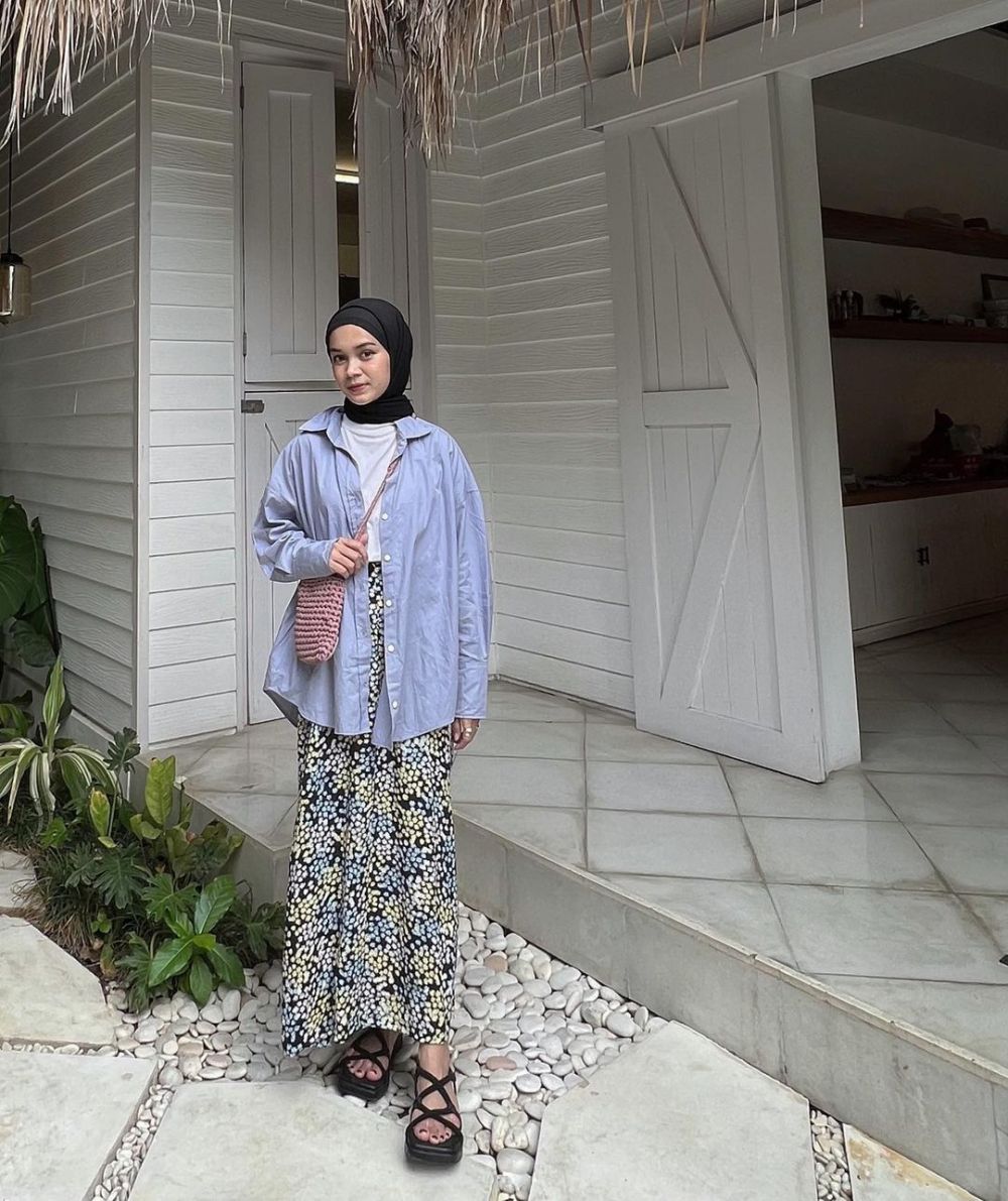 12 Referensi OOTD dengan Kemeja untuk Bukber