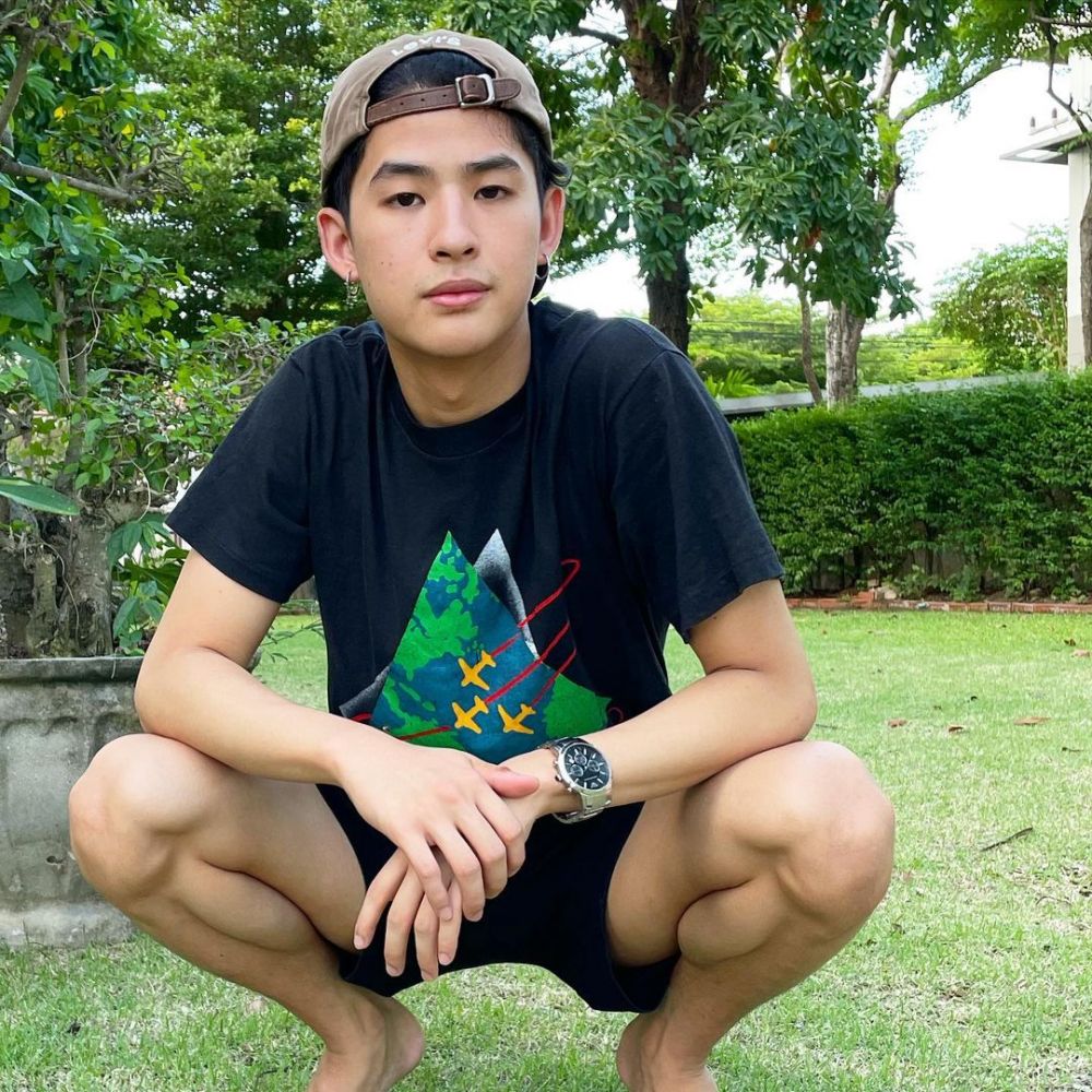 10 Potret Mark Pakin, Aktor GMMTV yang juga Atlet Badminton