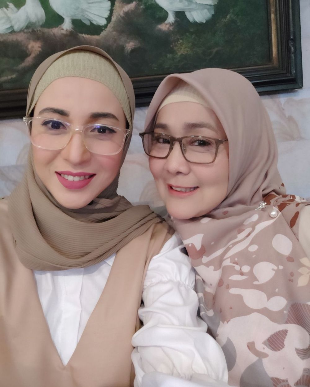 9 Potret Devi Permatasari, Tetap Awet Muda di Usia 47 Tahun!